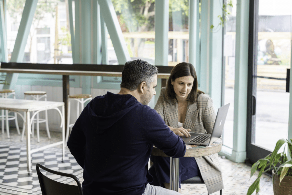 How to Build a Powerful LinkedIn Profile from Scratch - earlybullets.com